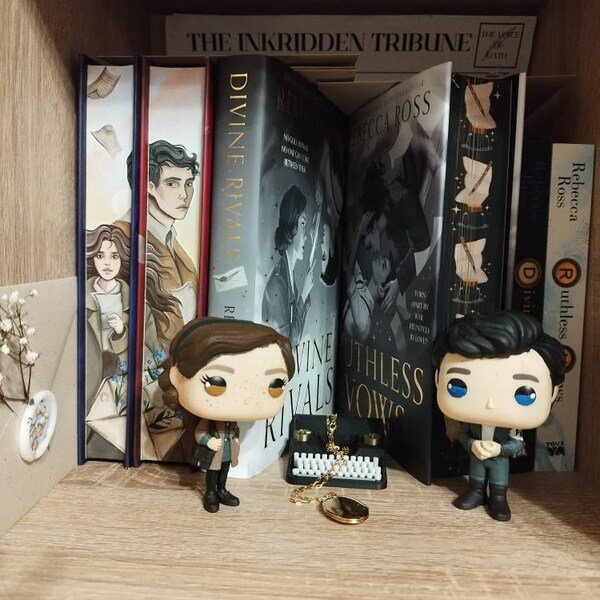 ACOTAR Hardcover Box Set • Stained Glass Painted Edges • Watercolor ...