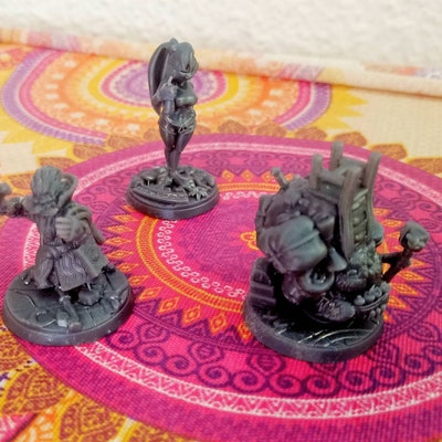 Ag Vampire Miniature Female With Sword Dungeons and Dragons Mini - Etsy