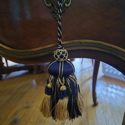 4 10cm Key Tassel, 3 1/2 8.5cm Loop, Accented With Crown Tassels LX09 ...