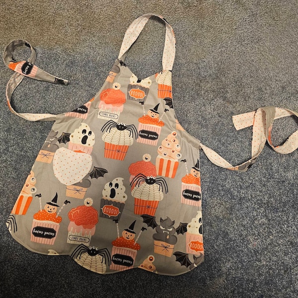 Bake Sale Apron, Pattern by Barbara Brandeburg of Cabbage Rose ...