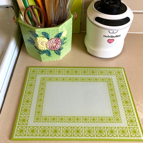 Vintage Pyrex Spring Blossom Green / Crazy Daisy Pattern Influenced ...