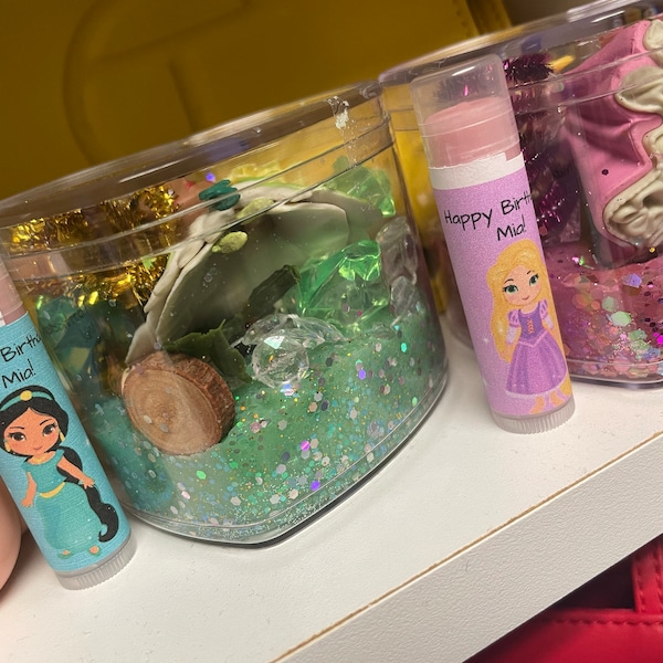 Lip Balm, Disney Descendants Birthday Party Favors, Carlos, Evie, Mal ...