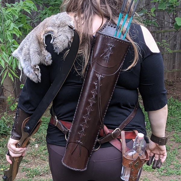 Semicircular, Laced Back Quiver With Lace-up Front - Etsy