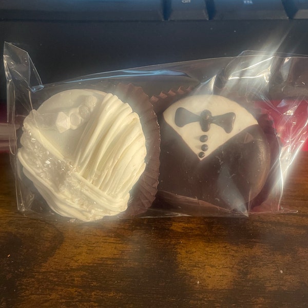 12 Sets (24 Oreos Total) Chocolate Dipped Bride and Groom Oreos ...