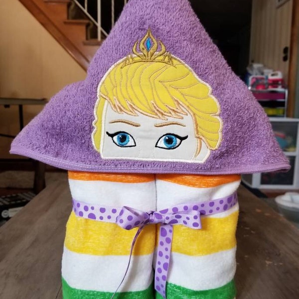 Queen Elsa Peeker. Applique Design File in Sizes 4x4 5x7 6x10. - Etsy