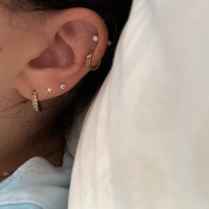 ASTM F136 Titanium Gem and Smooth Crossover Conch Clicker Hoop, 12mm ...