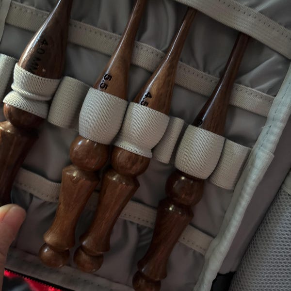 Wooden Crochet Hook Set Ergonomic Soft Grip, Set Includes 13 Sizes 3.50 ...