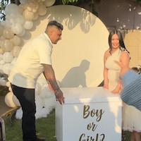 Jumbo Gift Box - the 28x28x28 Inch Surprise Gift Box / Oversized Gender ...