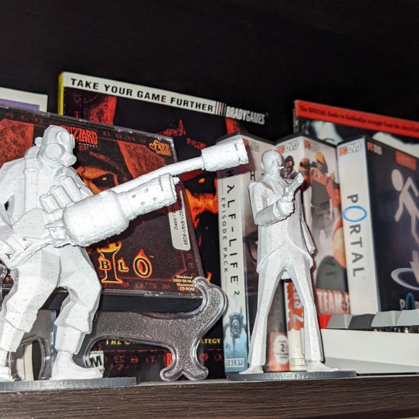 Team Fortress 2 Pyro Figurine | 3D Printed Low Poly TF2 Pyro Desktop ...