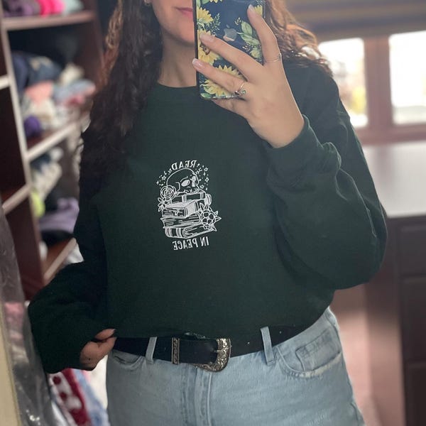 Romantasy Reader Sweatshirt / Fantasy Romance Reader Merch / Bookish ...