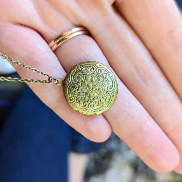 Small Locket ~ Tiny Vintage Oval Etched Brass Floral Keepsake Locket ...