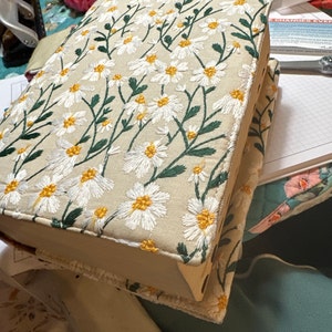 Daisy Book Sleeve Embroidered Book Cover Flower Book Pouch - Etsy