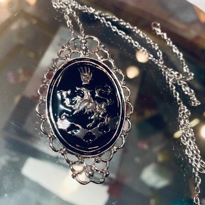 Twilight Inspired Cullen Crest Rosa Lee New Moon Twilight Saga Edward ...