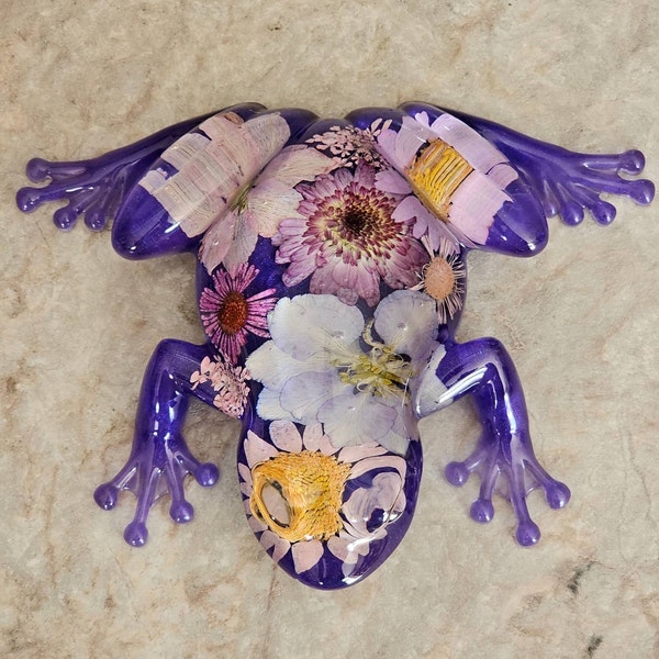 Resin Frog With Real Flowers - Etsy