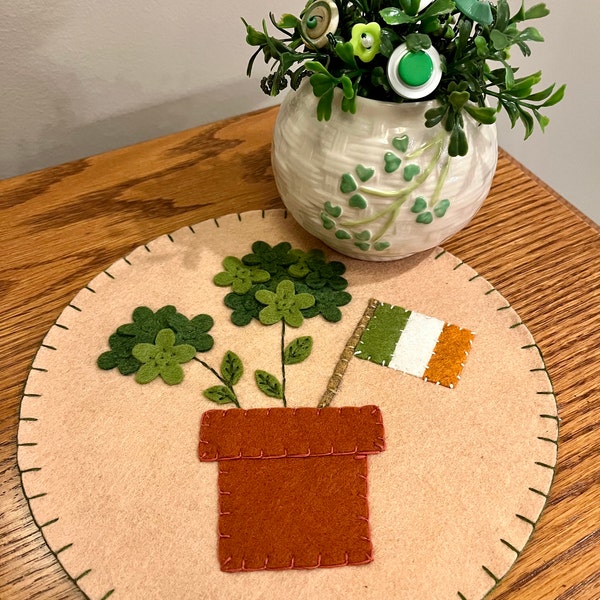 Primitive Stitchery CHRISTMAS Pennies Fir Tree Penny Rug ~ Winter Pine ...