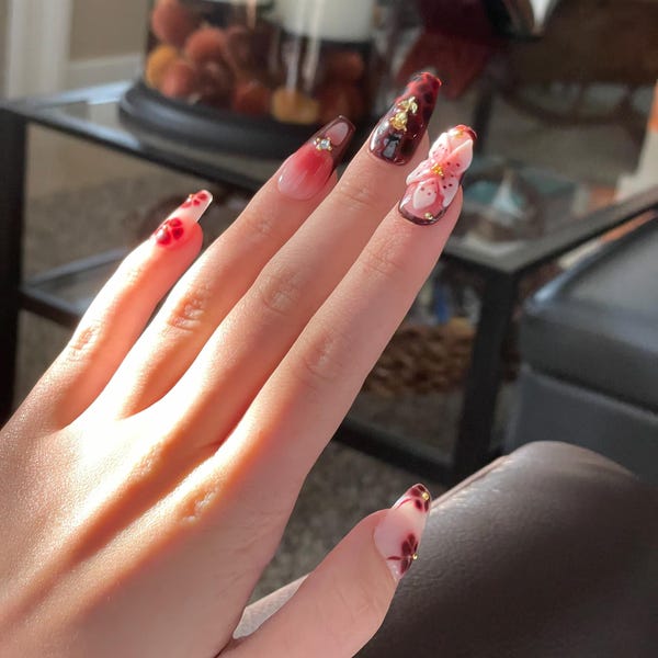 League of Legends Jinx Nail Art, Pink & Blue Graffiti Stiletto Nails ...