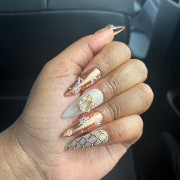 Festive Reindeer & Laurel Wreath Press-on Nails: Medium Almond Shape ...