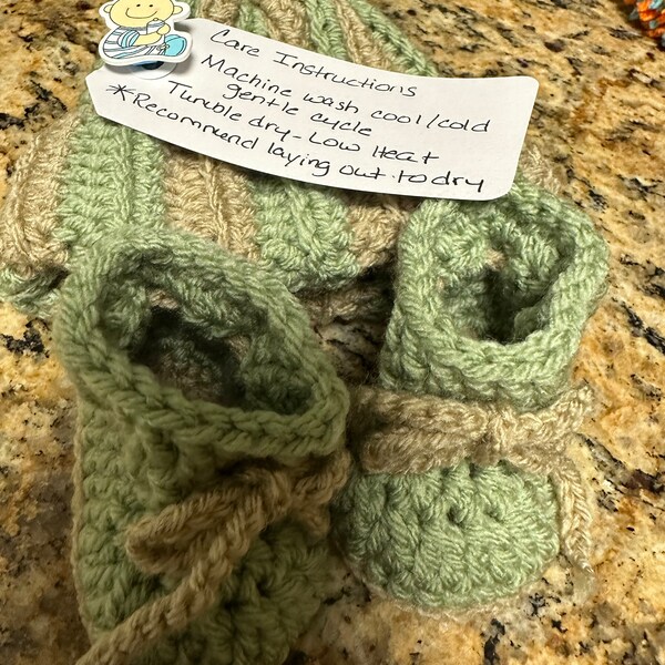 Crochet Baby Girl Blanket With Matching Booties and Hat Set, Newborn ...