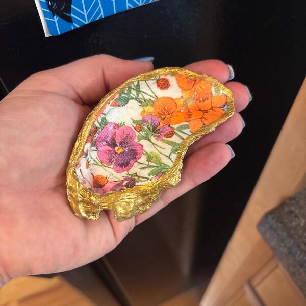 Spooky Halloween Oyster Shells, Glossed Shells With Metallic Trim ...