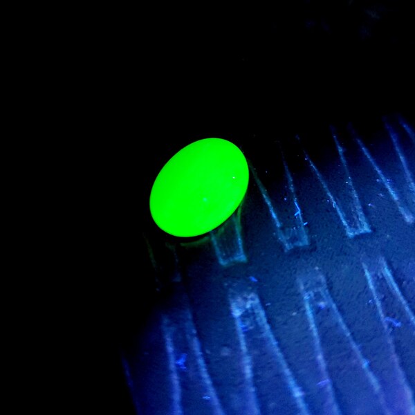 7.25" Vintage UV Reactive Uranium Crown Trifari Molded Glass Yellow ...