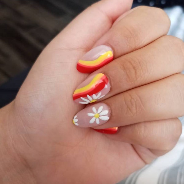 Retro Daisies Daisy Nails /negative Space/retro Abstract Nail Art Gel ...