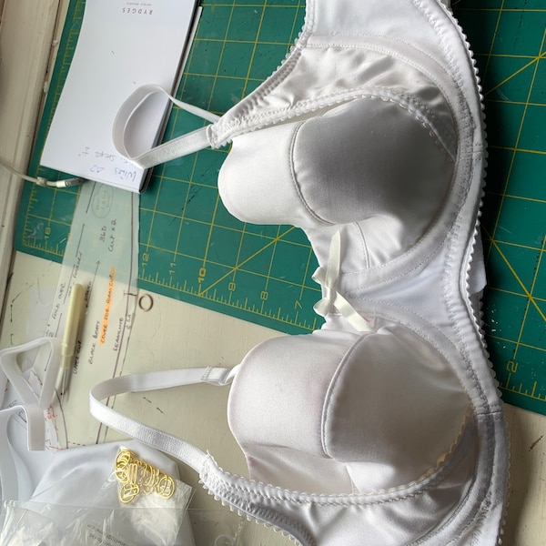Black Beauty Bra, Sizes 28-40 B-DD | PDF Sewing Pattern - Etsy