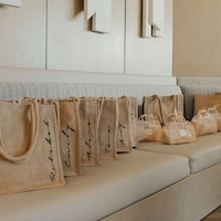Beautiful Gift Bags Collection Burlap, Tote, Jelly, Jute, Knit Bag With ...