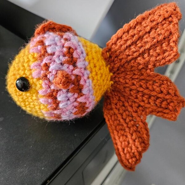Mosaic Goldfish Crochet Pattern · Fish Amigurumi Tutorial Keychain ...