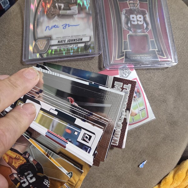NFL Football Hot Pack:autos,memorabilia,rookies- 1 Guaranteed Autos ...
