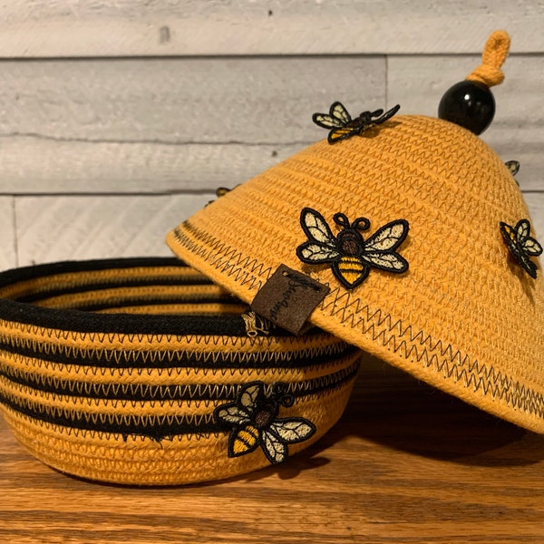 Mini Bee Embroidery Design FSL Bee Machine Embroidery Free Standing ...