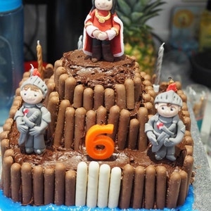 Fondant Man Sat in Arm Chair Cake Topper,bespoke Man or Women,sugar ...