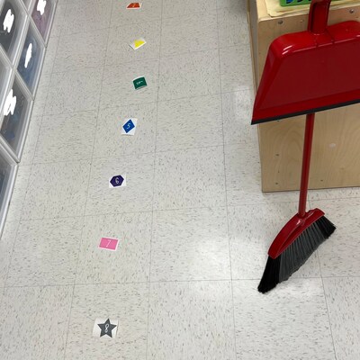 Customizable Clasroom Line up Spots, Learning Colors, Mouse Head Spots ...