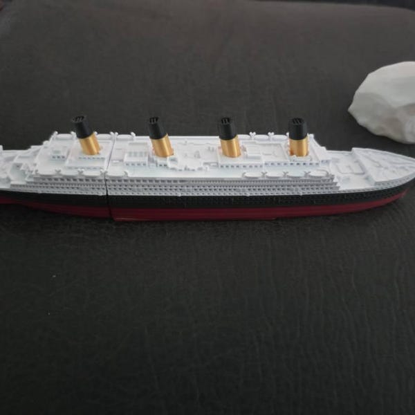 Split in Half Titanic Toy, Break in Half Titanic Bath Toy, Titanic Toy ...