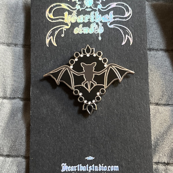 Enamel Pin - (silver) Bat, Dracula, Halloween, Brooch, Vampire, Spooky ...