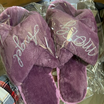 Custom Bride Slippers Bridesmaid Gift Bachelorette Party Gift Set ...