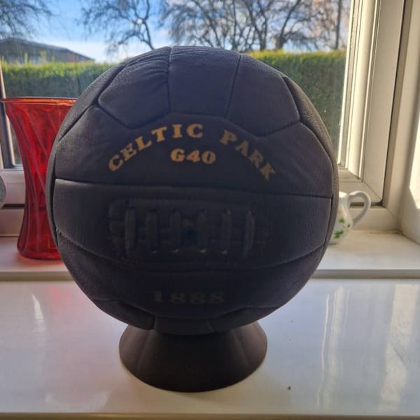 Watford Old Fashioned Style Display Football With Stand. VICARAGE ROAD ...
