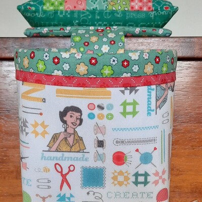 Thread Catcher With Detachable Pincushion, Sew in Style, Scrap Catcher ...