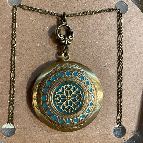 Vintage Style Locket Necklace - Filigree Antique Brass Locket - Etsy