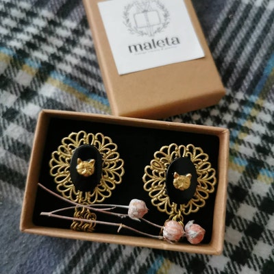 Vintage Victorian Style Collar Chain Pins , Gold Cat Collar Pins, Black ...