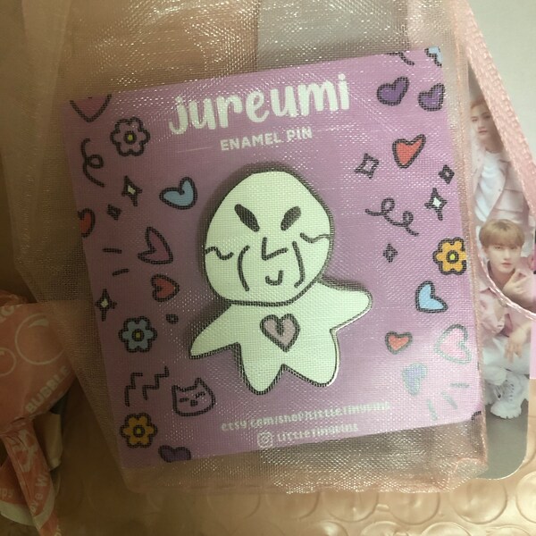Stray Kids Leeknow LOVELY JUREUMI Pin - Etsy