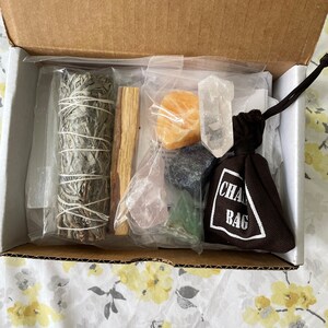 Crystal Healing and Cleansing Kit, 15 Pcs Box Set: 7 Chakra Tumbled ...