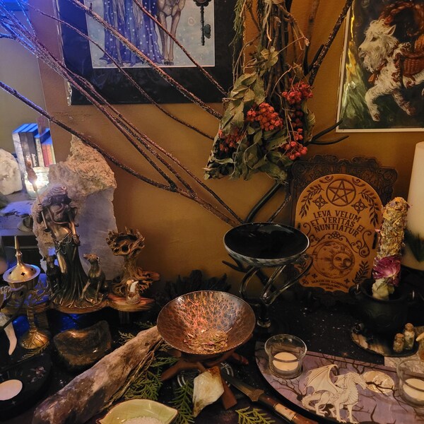 Edgar Cayce - Crystal Ball. Obsidian Scrying Orb on Antique Brass Stand ...