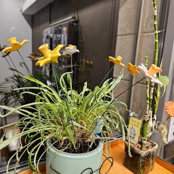 Decorative Ceramic Flowers (1 Pc) | Ceramic Daffodil Flowers | Ceramic ...