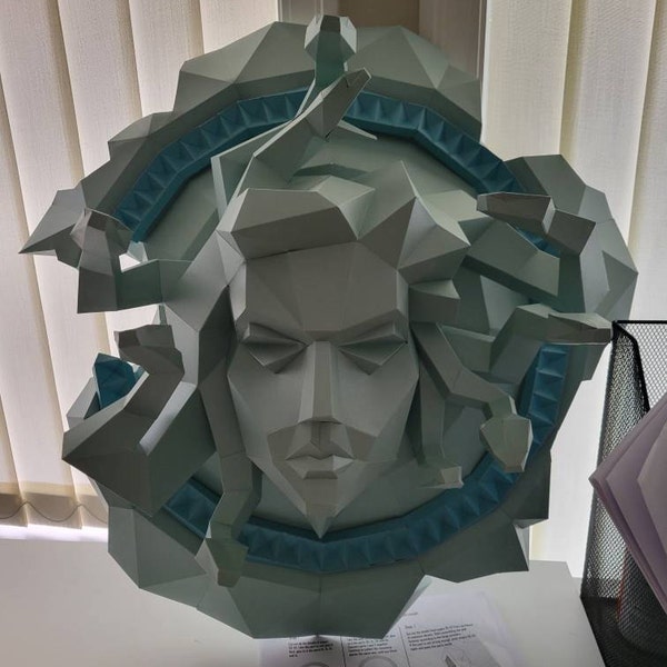 Papercraft 3D MEDUSA GORGONA on the Shield Pepakura Pdf Template Low ...