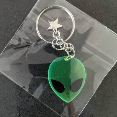 Alien Keychain, Pastel Goth Aesthetic 90's Outer Space Key Chain, Resin ...