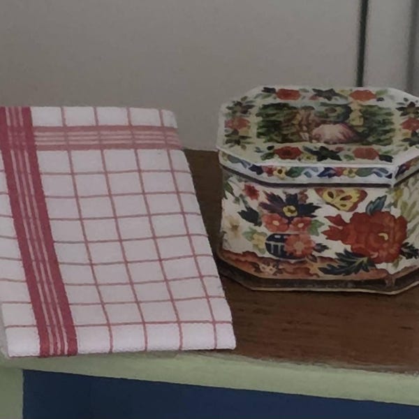 Miniature Red Vintage Scenic Folk Art Tins, 1:12 Scale Papercraft ...