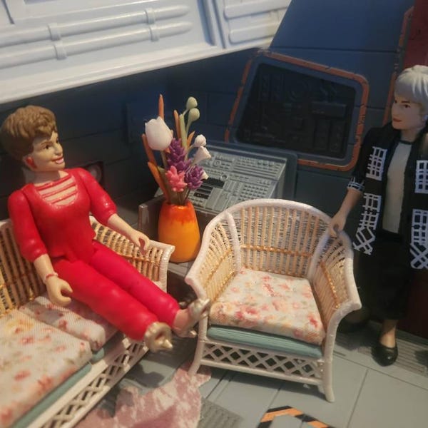 1:12 Dollhouse Roombox Diorama Recreation Room - Decorated and Remote ...