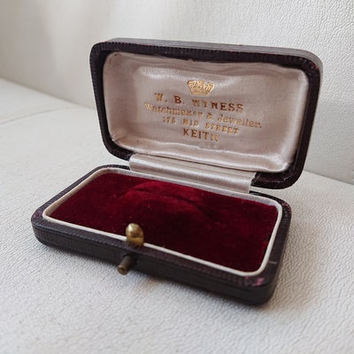 Handmade Coin Pill Box. A Small Box Made From Two US Quarter Dollar ...