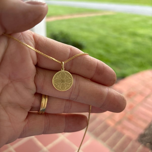 14K Solid Gold Ocean Wave Necklace: Engraved Round Pendant ...