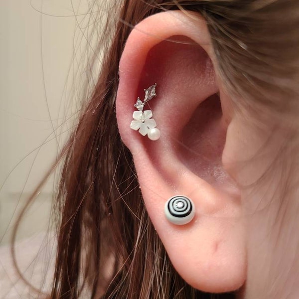 16G Shell Flower and Pearl With Leaves Cubic Zirconia Stud Earring ...